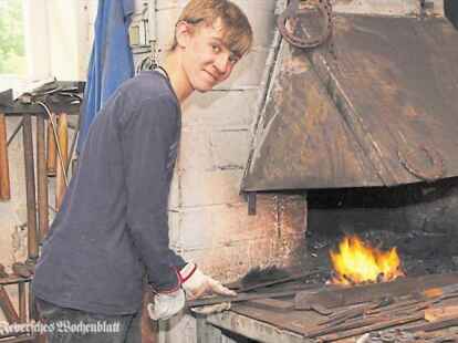 17-Jähriger steht neben alten Hasen an der Esse in Altmarienhausen