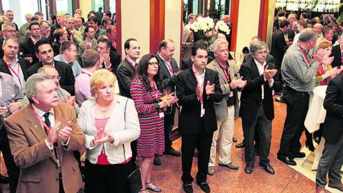 Manitowoc: Qualitätsforum und Mobilkranpräsentation in Wilhelmshaven