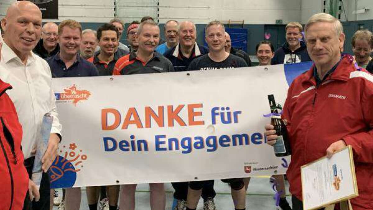 Klaus-Dieter Stüber wird für sein Engagement geehrt