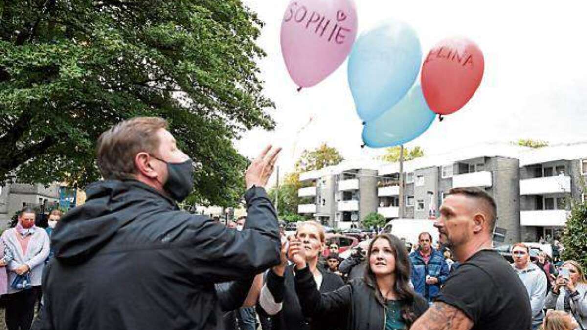 Solingen trauert mit Ballons um Kinder