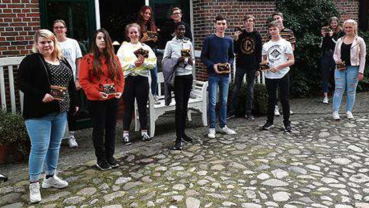 Nachwuchskünstler freuen sich über eigene CD