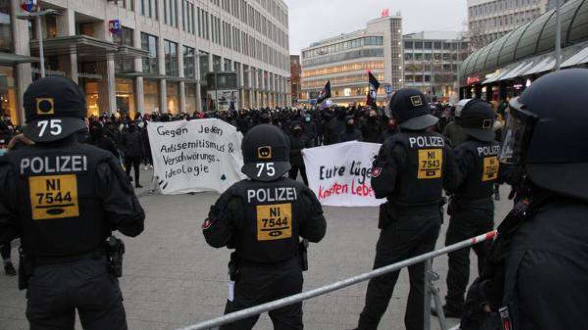 Bremen verbietet „Querdenken“-Demo – Zehntausende erwartet Bremen verbietet „Querdenken“-Demo – Zehntausende erwartet