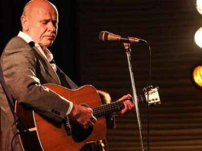 Helmut Debus und Sohn spielen auf der Mittenfelder Diele