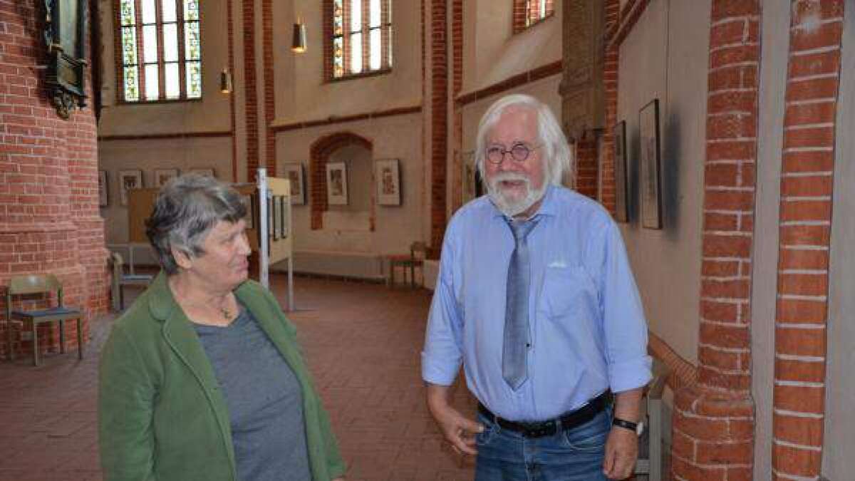 Kontrastreiche Kunst im Chorumgang