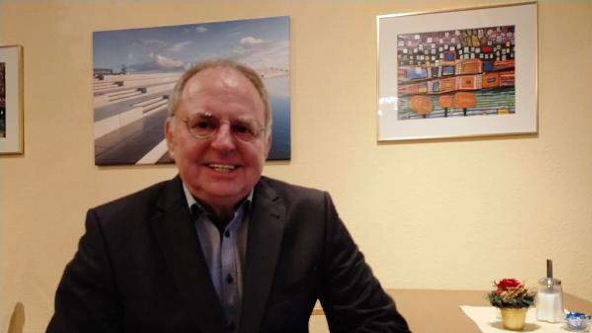 Bei Besuchen in Norden musste er auch schon singen