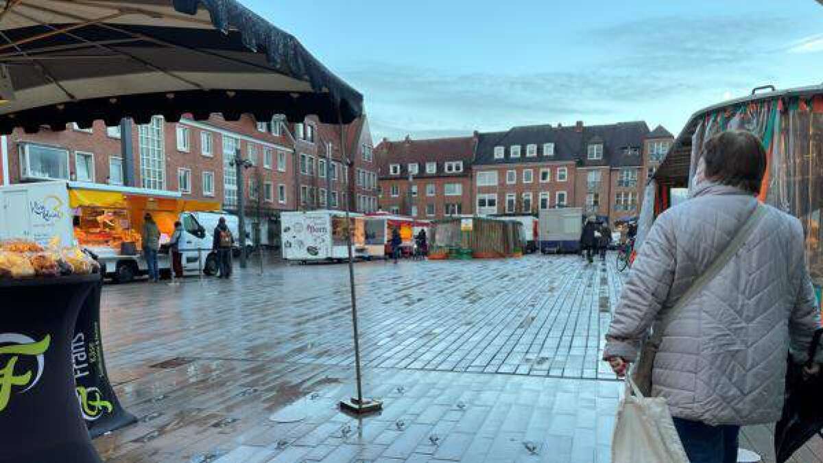 Die Lücken auf dem Emder Wochenmarkt täuschen