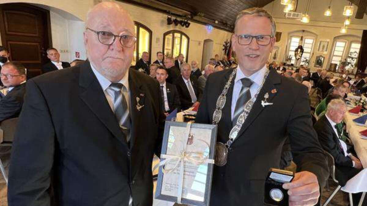 Ehemaliger Ratsherr Hartmut Frerichs geehrt