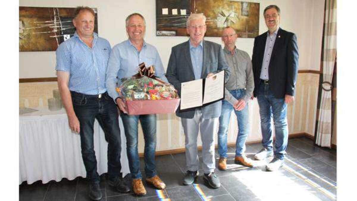 Wilhelm Olliges nach 40 Jahren Vorstandsarbeit verabschiedet