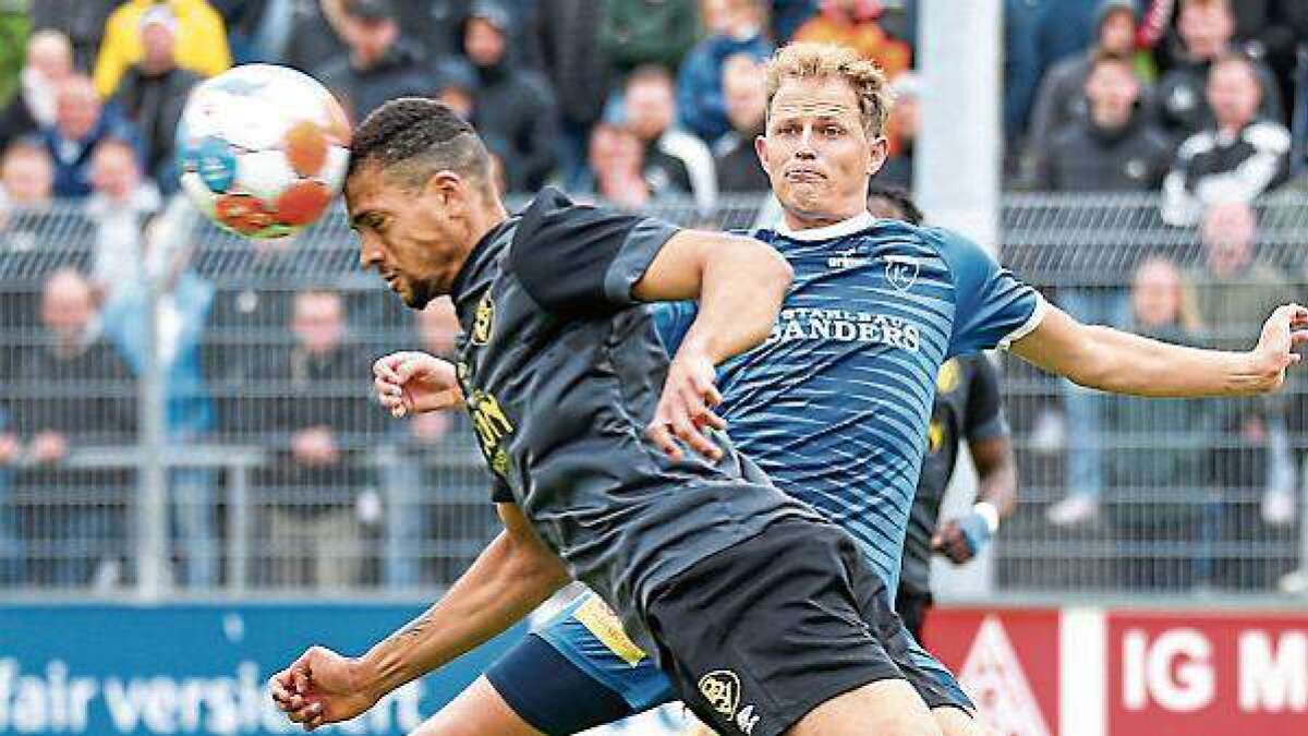 Holger Wulff blebt Kickers Emden treu