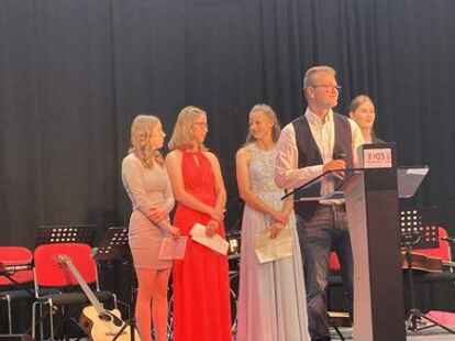 Krummhörn und Hintes IGS-Schüler feiern ihren Abschluss