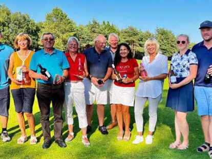 24 Paare golfen um den Sieg