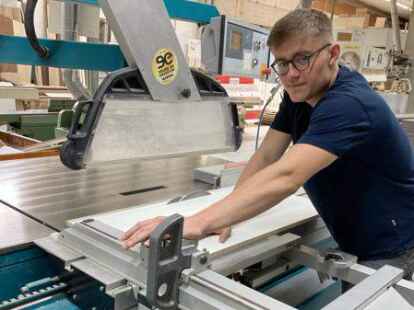 Er tischlert für sein Leben gern