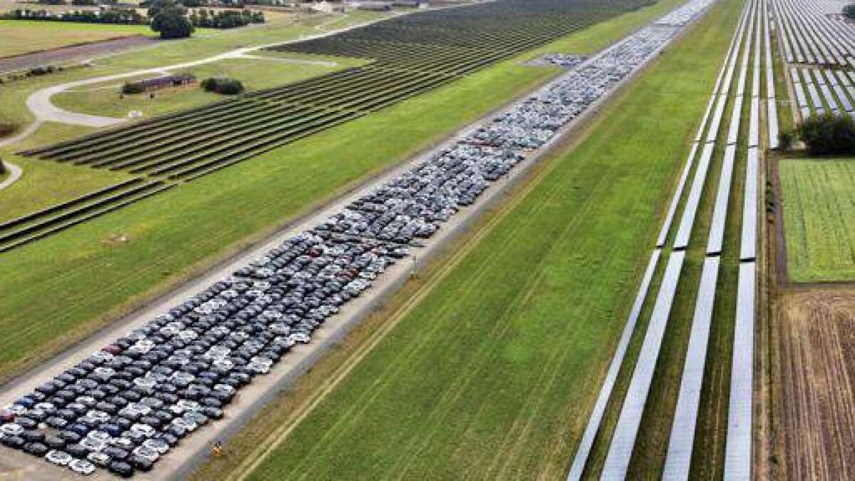 Fliegerhorst Ahlhorn Metropolpark Hansalinie: Tausende Neuwagen von ...