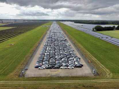 Fliegerhorst Ahlhorn Metropolpark Hansalinie: Tausende Neuwagen von ...