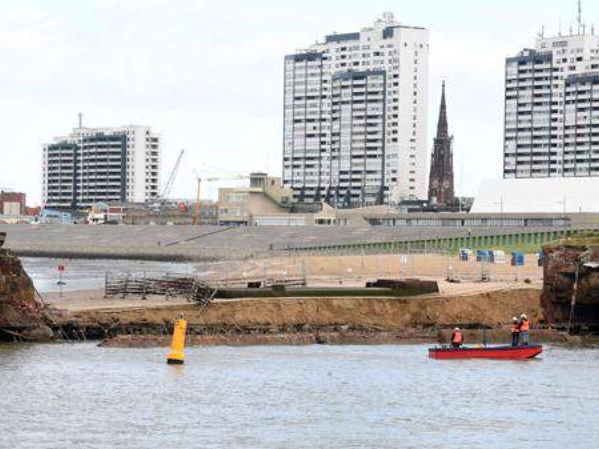 Weitere Teile der Mole stürzen bei Bauarbeiten ein