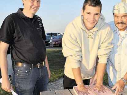 Hands of Fame in Wittmund: Wincent Weiss gibt in Harlesiel seine ...