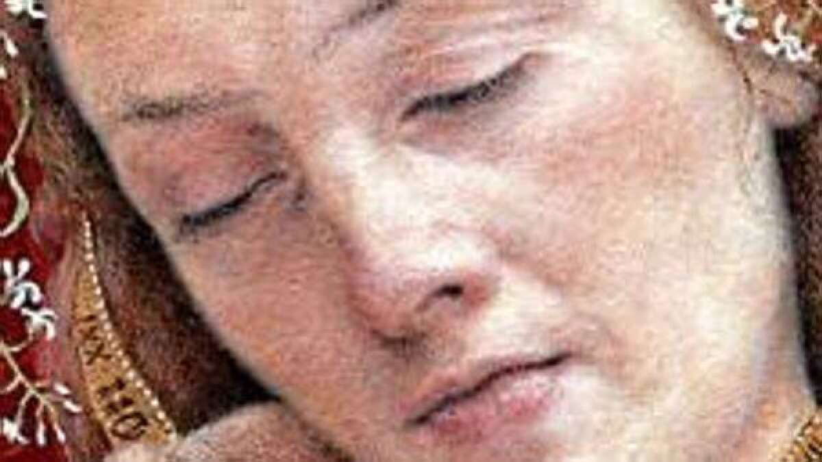 Cornelia Ott zeigt im Selbstporträts