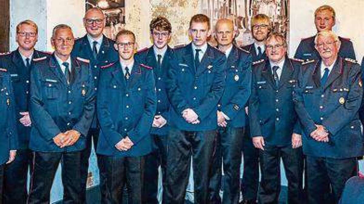 Neue Einsatzkleidung, neue Drehleiter