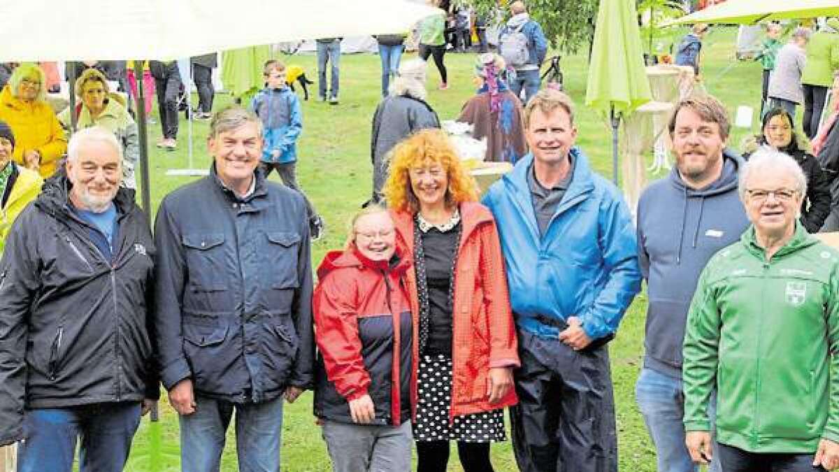 Verein Lebensweisen und TuS Glarum feiern in Barkel
