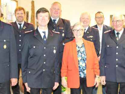 Feuerwehr Gehlenberg: Besondere Ehrung für Willi Eilermann, Hans ...