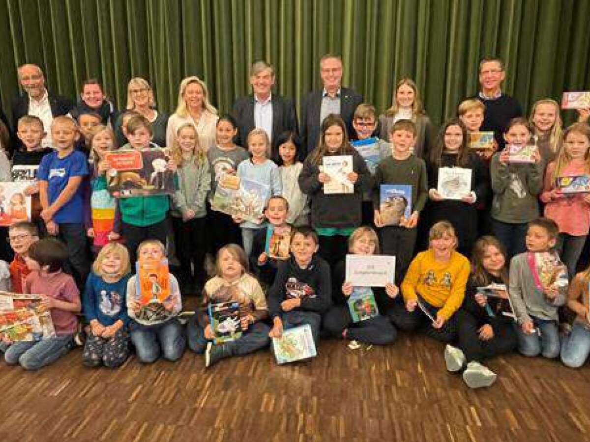 Schortens Rotary-Club Varel-Friesland Bücherspende für Schortenser Schulen