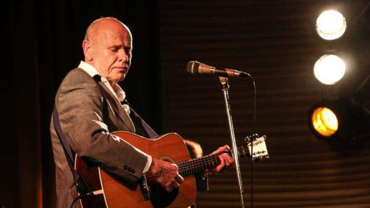 Helmut Debus in Brake: Liedermacher bringt neues Album heraus