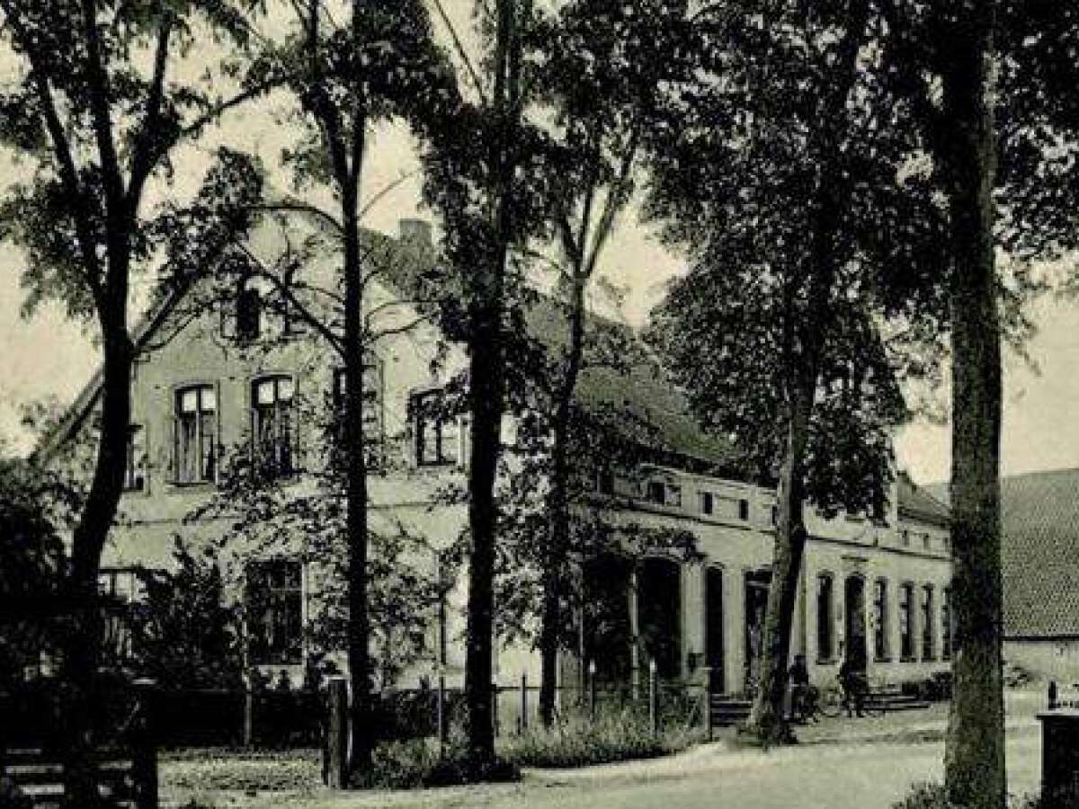 Stadtgeschichte Edewecht: Postkarte zeigt Straße vor 100 Jahren