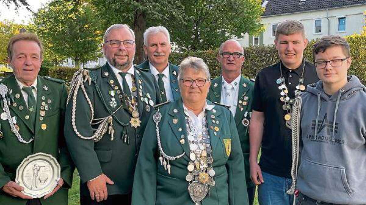 Sie feiern das neue Königshaus