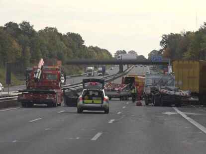 A1 von Bremen nach Hamburg: Auffahrunfall bei Oyten im Kreis Verden – Mensch gestorben