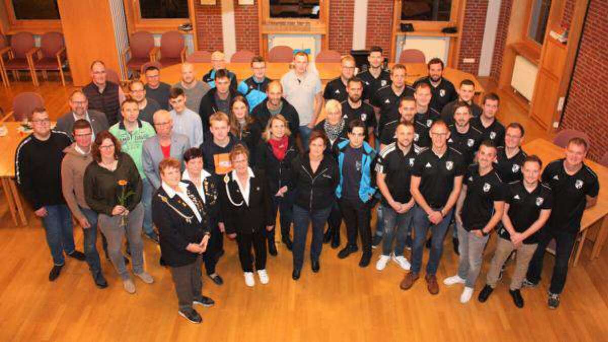 Ehrung im Rathaus: Gemeinde Saterland zeichnet erfolgreiche ...