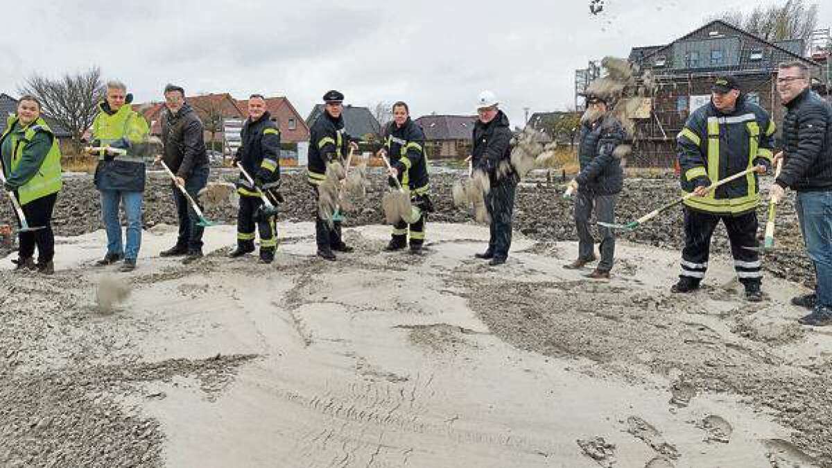 Erster Spatenstich für neues Gerätehaus