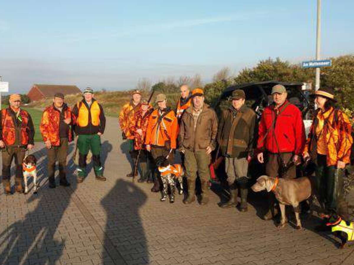 Jäger auf Wangerooge: Erste Treibjagd der Saison veranstaltet