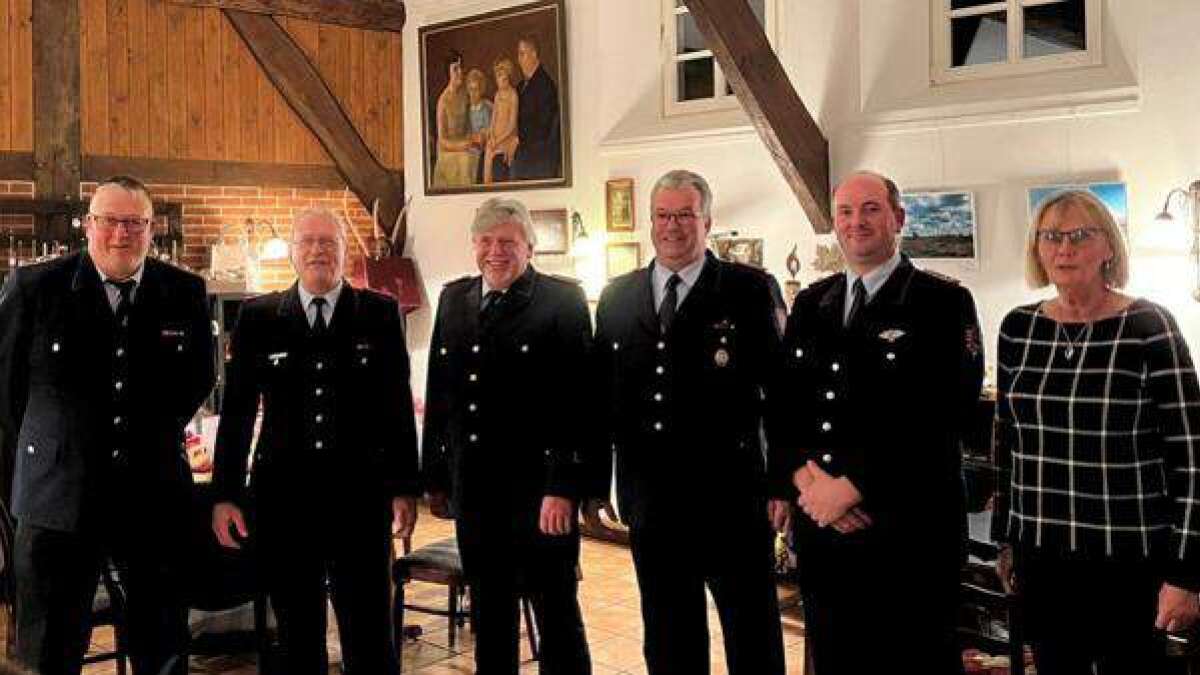 Ortsfeuerwehr Neuenbrok: Uwe Menke bliebt Ortsbrandmeister ...