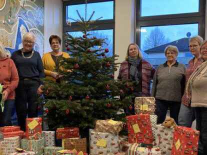 Gemeinde Wiefelstede: Viele Geschenke unter dem Wunschbaum