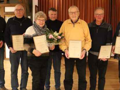 Entwässerungsverband Jade ehrt Schöpfwerkswärter und Geschworene