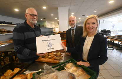 Der kleine Kreis Oldenburg: Spenden an Tafel und Frauenhaus
