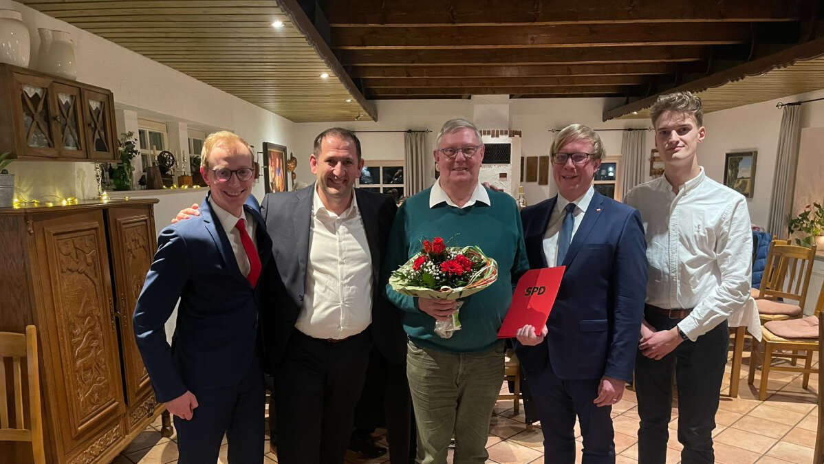 Auszeichnung für SPD-Urgestein: Theo Bruns erhält Willy-Brandt-Medaille