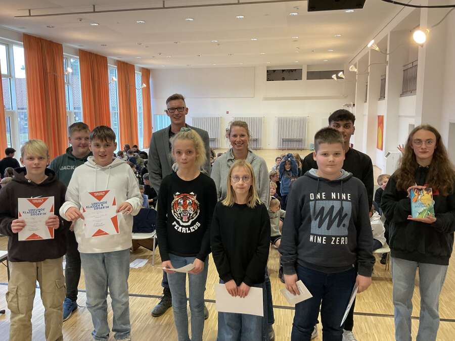 Vorlesewettbewerb im Landkreis Oldenburg: Sebastian Knoop(6b) vertritt ...
