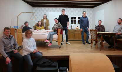 Plattdeutsches Theater in Halen: Vom lebensmüdem Opa und dem kriminiellen Schwiegerenkel