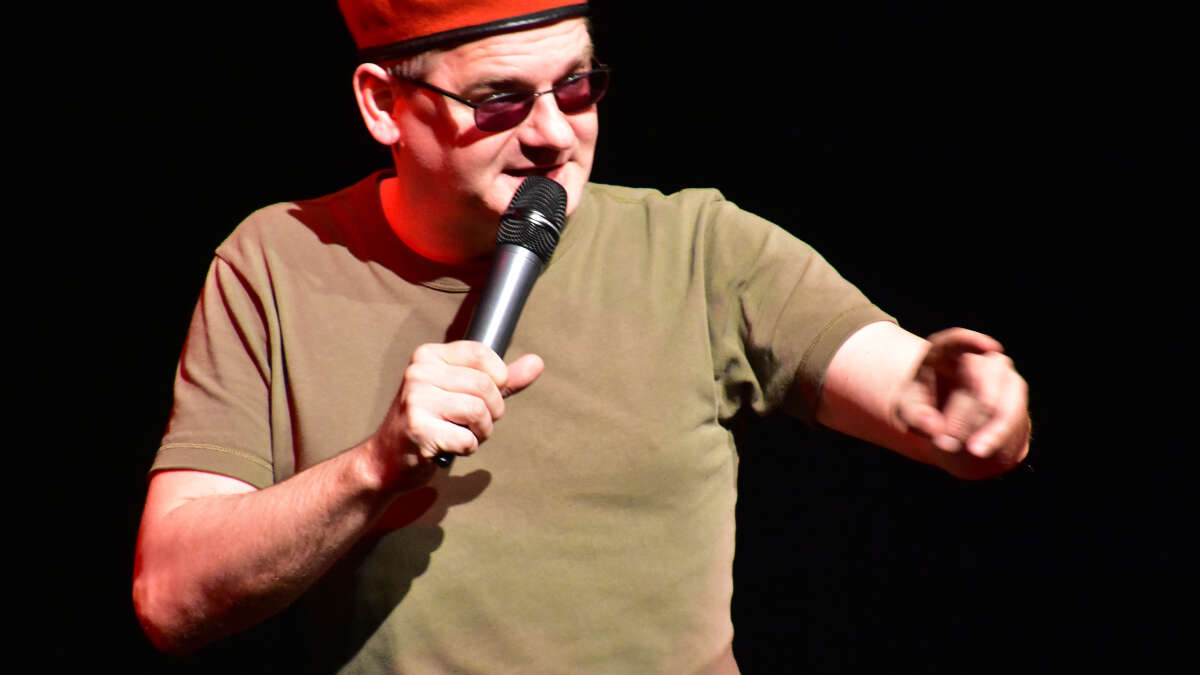 Ausbilder Schmidt in Lemwerder: Begu präsentiert Comedian