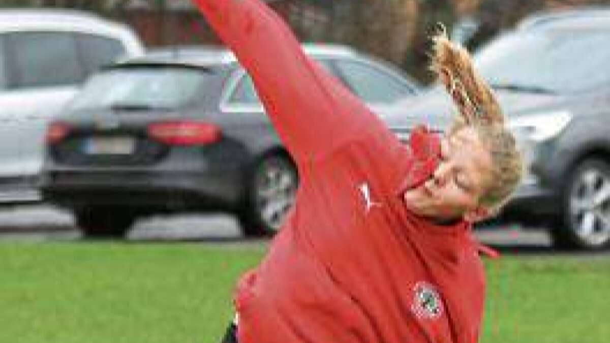 Klootschießen: Friesländer überzeugen beim Silvesterwerfen in Stollhamm