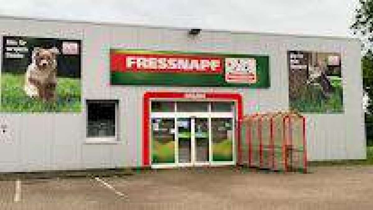 Wilhelmshaven: Mann fordert mit Schusswaffe Herausgabe der Kasse einer Tierhandlung