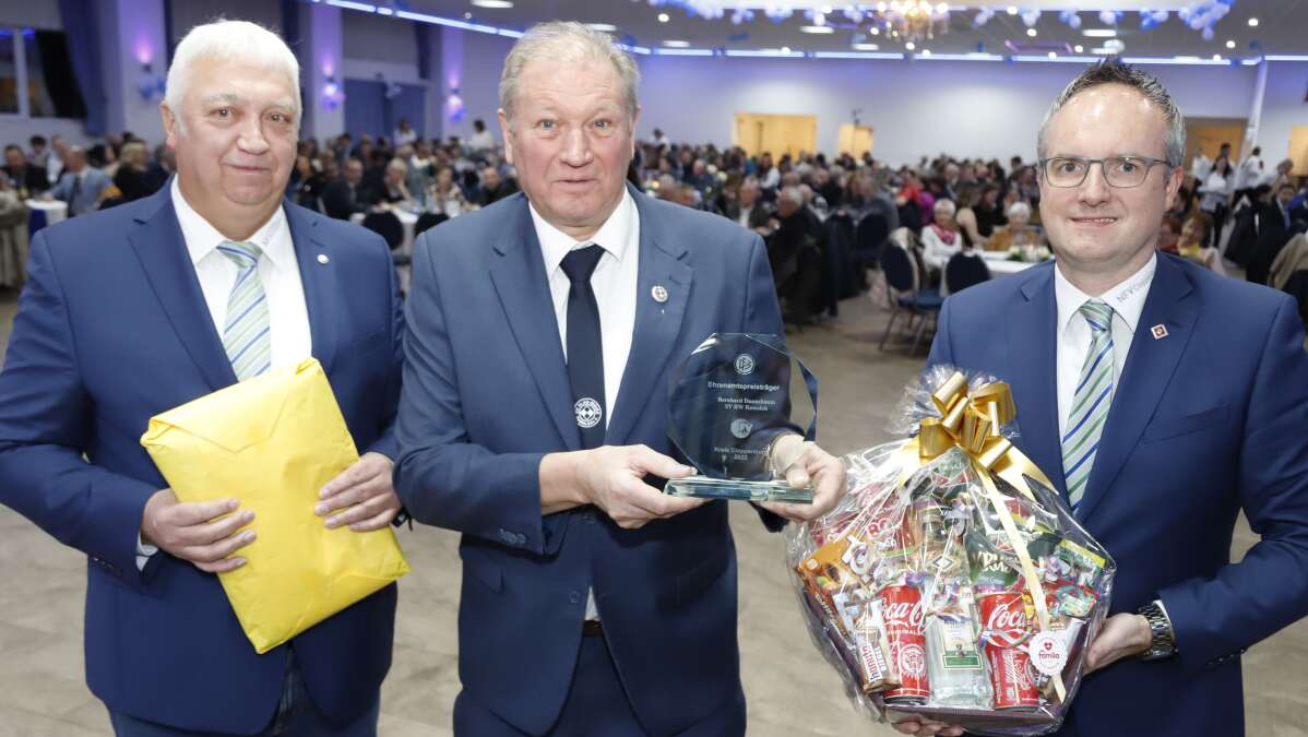 Bernd Dannebaum von Blau-Weiß Ramsloh erhält DFB-Ehrenamtspreis