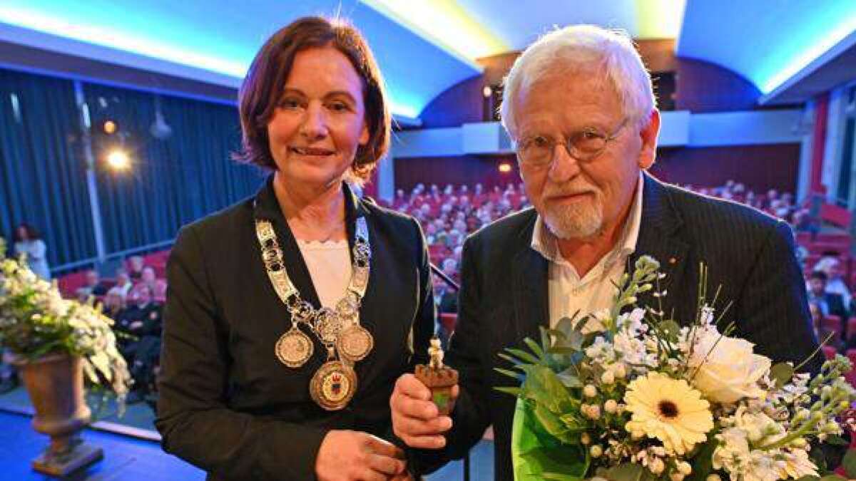 Silberner Bär: Karin Emken verleiht höchste Esenser Auszeichnung an ...