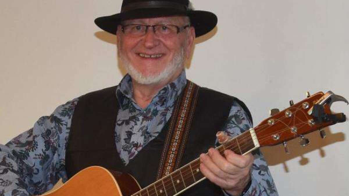 Elsfleth: Günther Suhr trägt Lieder aus 1960er und 1970er Jahren vor