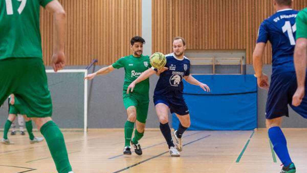 47. Hallenkreismeisterschaft der Ü-32-Fußballer: SV Altenoythe auf ...