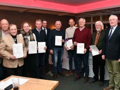 Oldenburger Pferdezucht: Auszeichnungen für Tönjes und Ahlers