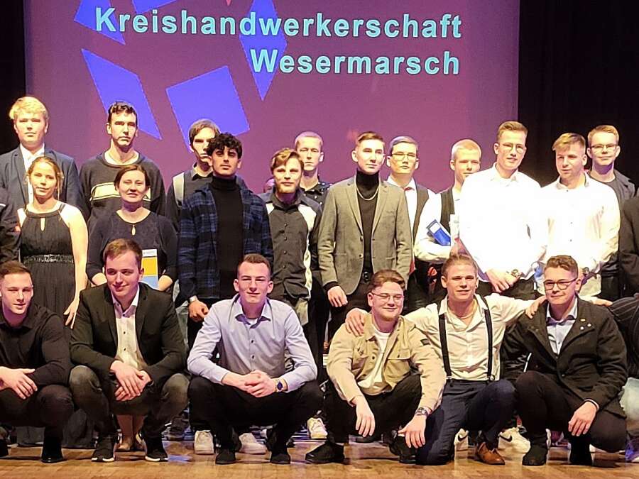 Bei Freisprechungsfeier der Kreishandwerkerschaft Wesermarsch erhalten ...