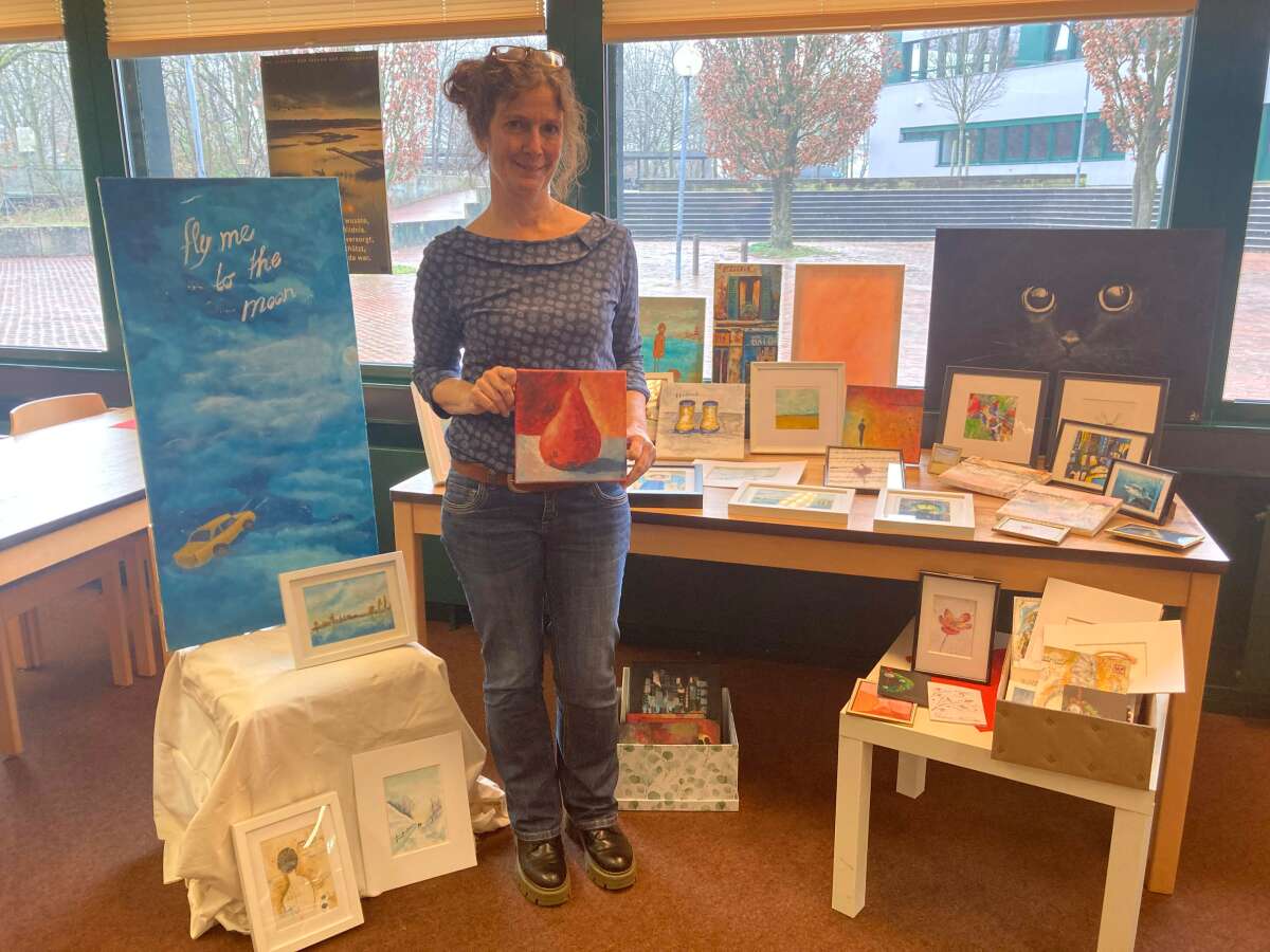 Tischlein deck dich: Anja Janzen stellt selbstgemalte Bilder in Bücherei in Hude aus