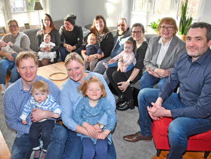 Colnrade: Handtücher an neue Erdenbürger übergeben